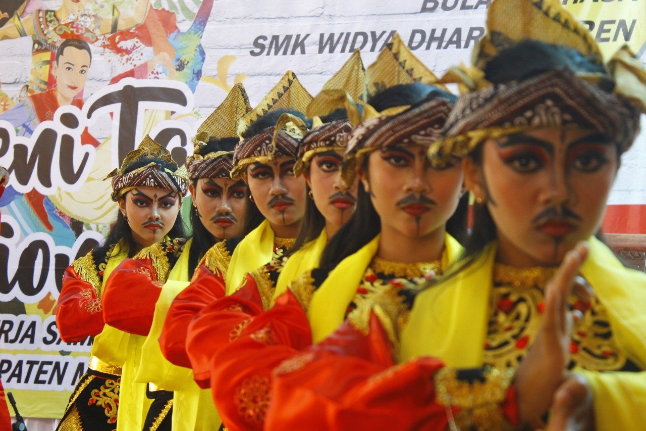 SMPN 1 Tirtoyudo Ajari Siswa Tari Beskalan Untuk Lestarikan Budaya Asli ...