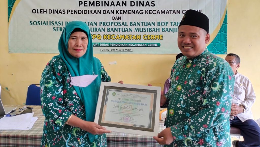 Simpati dan Empati ke Penyintas Banjir, PAC FKPQ Cerme Beri Penghargaan ...