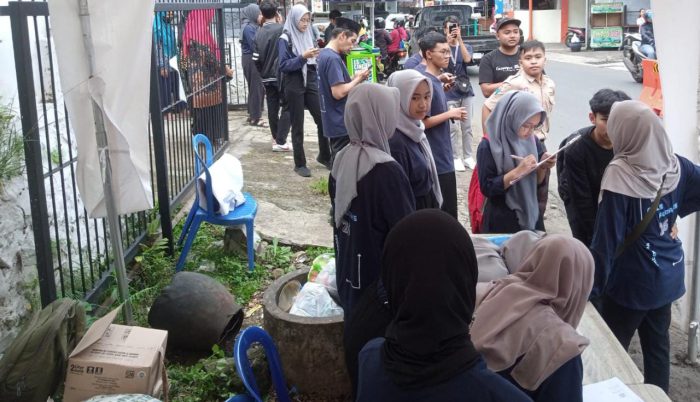 SMAN 2 Batu Gelar Pasar Murah di Pertigaan Genthong Junrejo - Javasatu.com