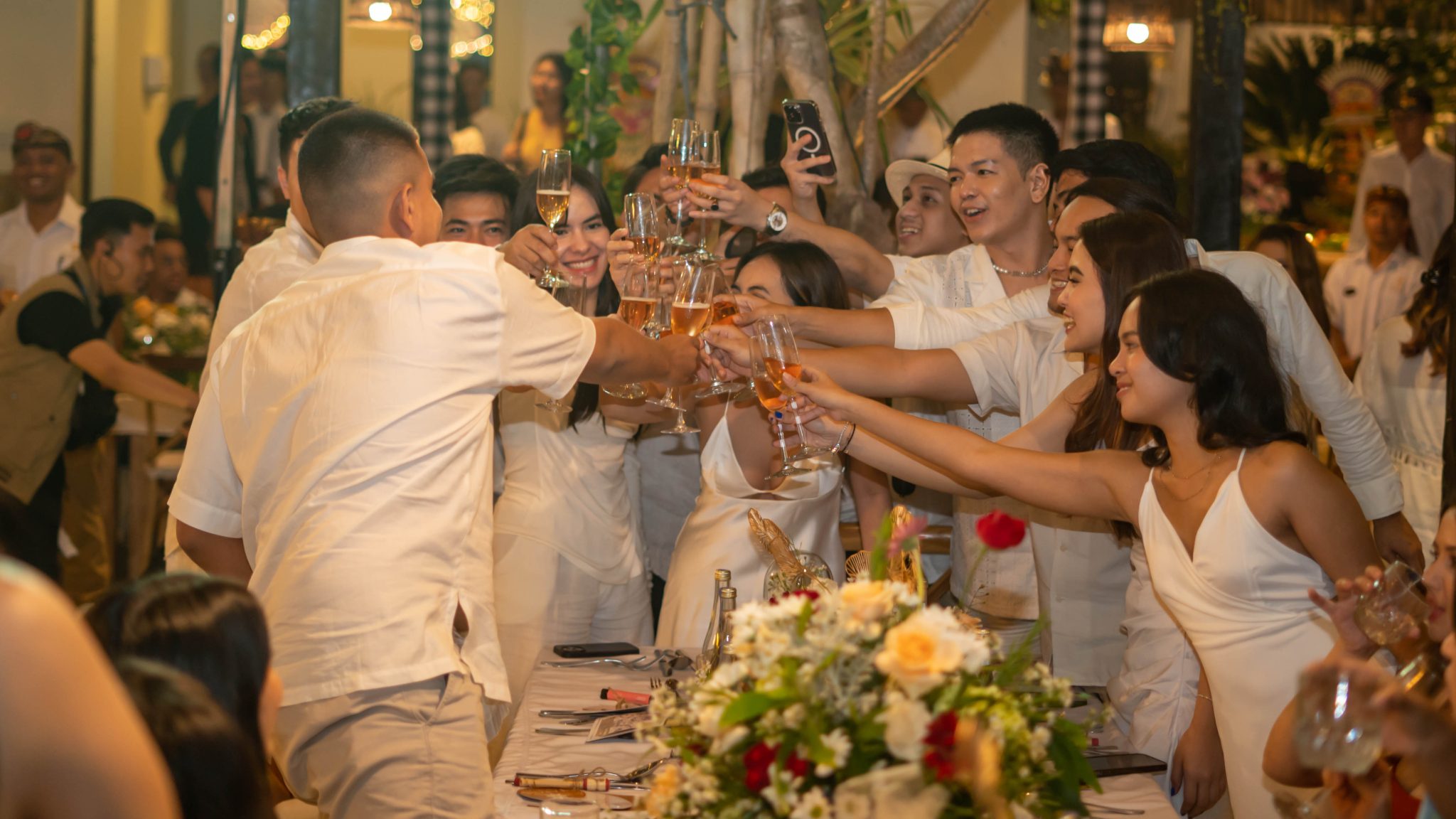 Menikmati Kuliner dengan Pemandangan dan Budaya Bali Memukau di ...