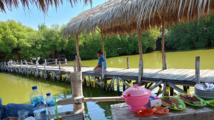 Serunya Mancing Ikan Bandeng di Lak Bengawan Manyar - Javasatu.com
