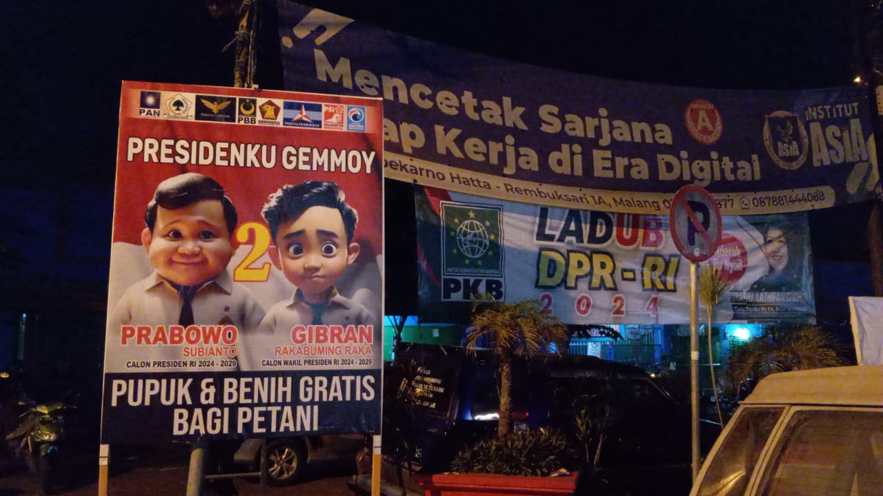 Baliho Capres Prabowo Berwajah 'Gemmoy' Bermunculan di Kabupaten Malang ...