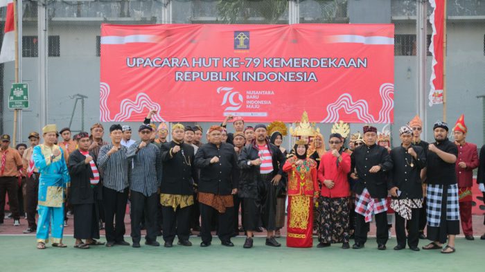 Upacara HUT ke-79 RI di Lapas Kelas I Malang Kenakan Pakaian Adat Nusantara - Javasatu.com