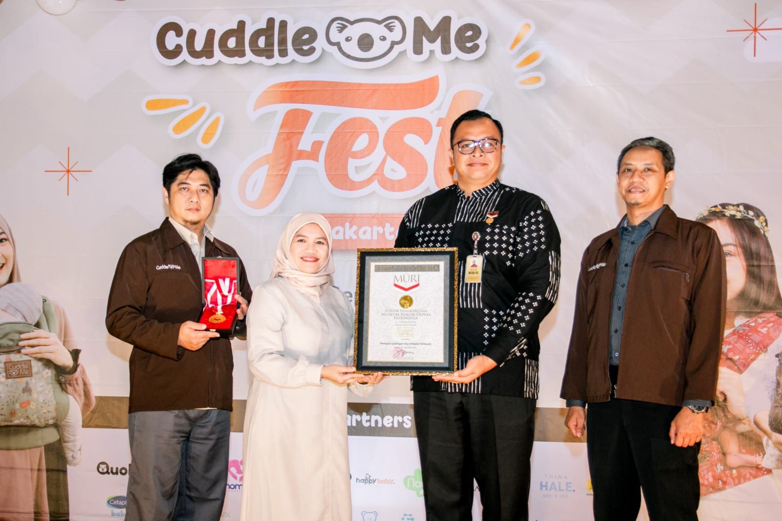 Bagikan Gendongan Terbanyak untuk Bayi Prematur, CuddleMe Torehkan ...