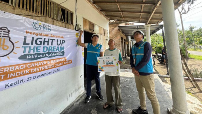 Sambut Tahun 2025, PLN Sambung Listrik Gratis Warga Pra Sejahtera di Jatim - Javasatu.com