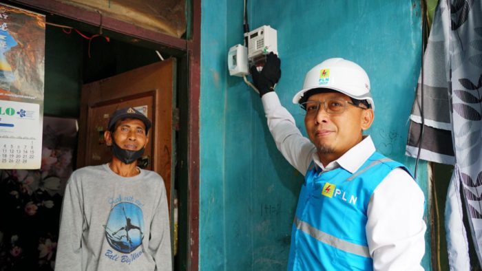 PLN Sambung Listrik Serentak untuk 270 Keluarga Pra Sejahtera di Jatim - Javasatu.com